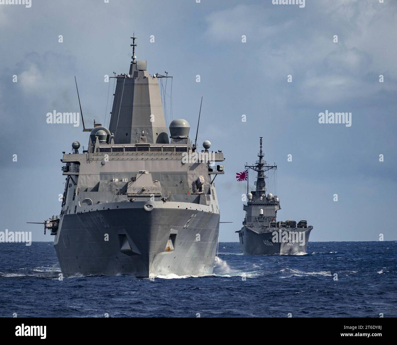 USS Green Bay (LPD 20) and the Japan ship JS Kunisaki (LST 4003) sail ...