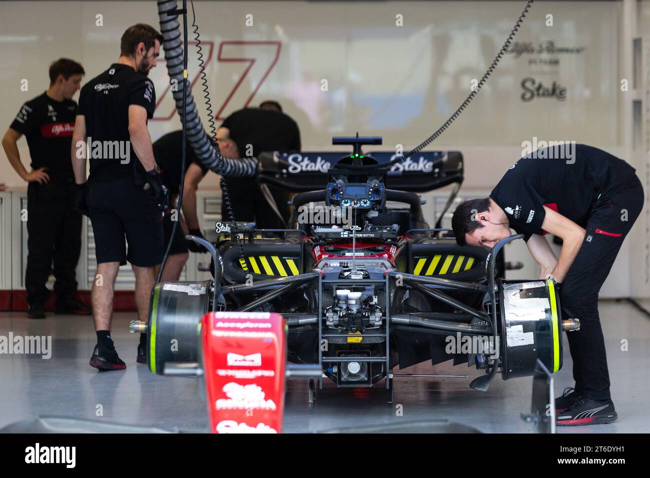 Sao Paulo, Brazil. 05th Nov, 2023. MECHANICS working on the ALFA ROMEO F1 TEAM STAKE car at the ...