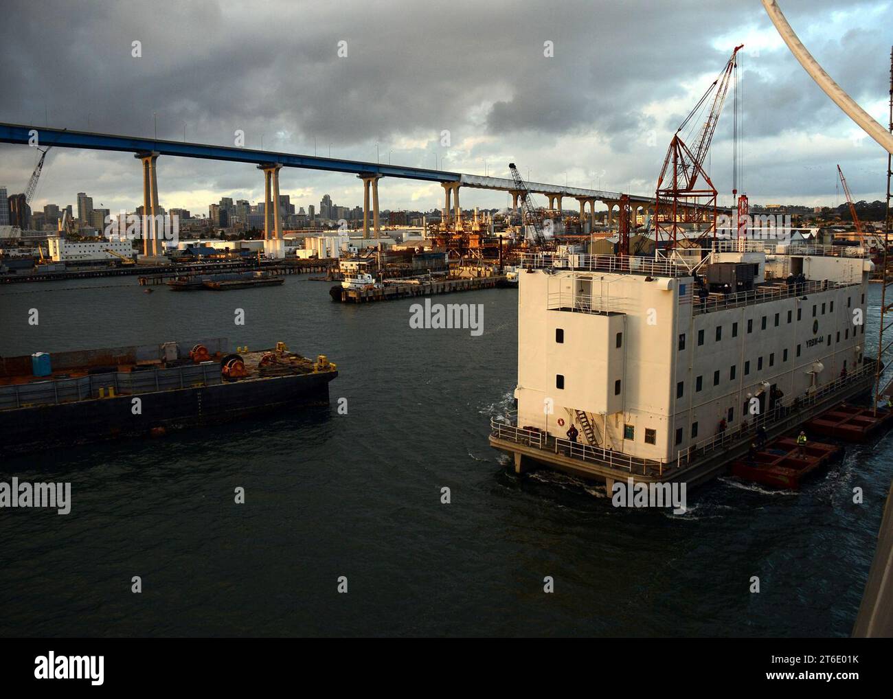 USS Green Bay dry-docking 131028 Stock Photo - Alamy