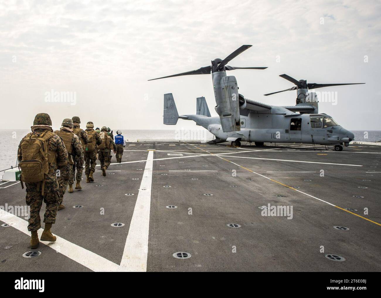 USS Green Bay operations 150308 Stock Photo - Alamy
