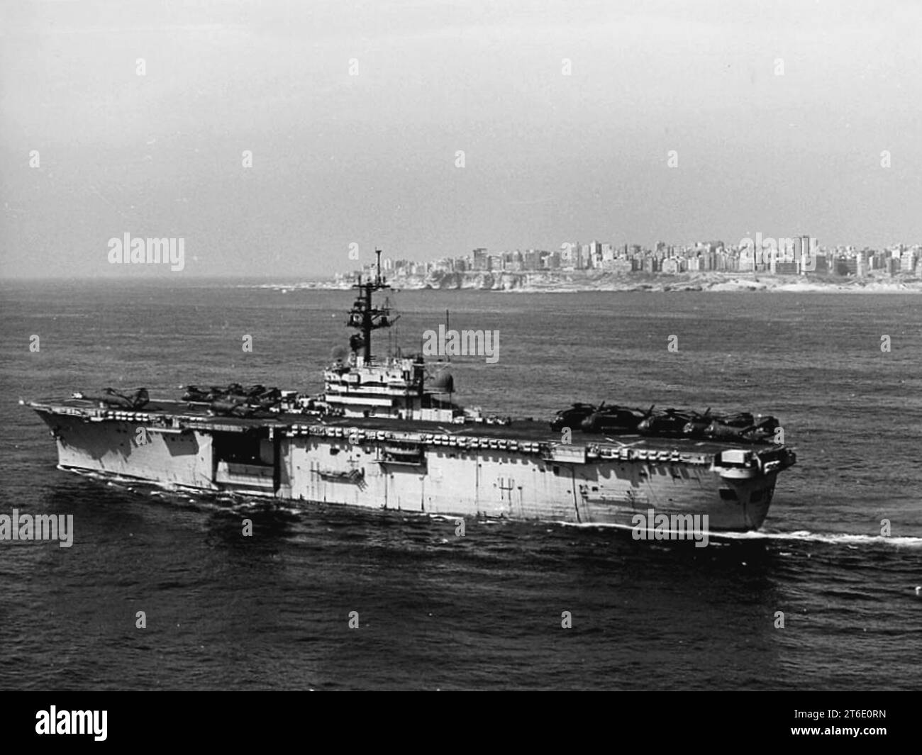 USS Guadalcanal (LPH-7) underway off Beirut in May 1983 Stock Photo - Alamy