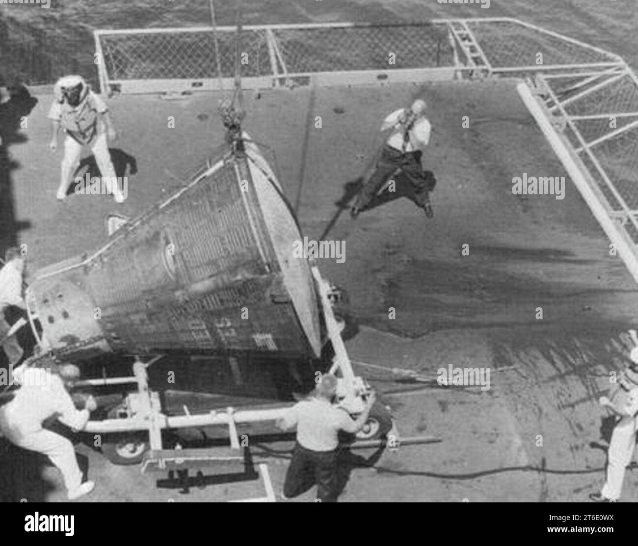 USS Guam (LPH-9) recovers the Gemini 11 space capsule on 15 September 1966 Stock Photo - Alamy