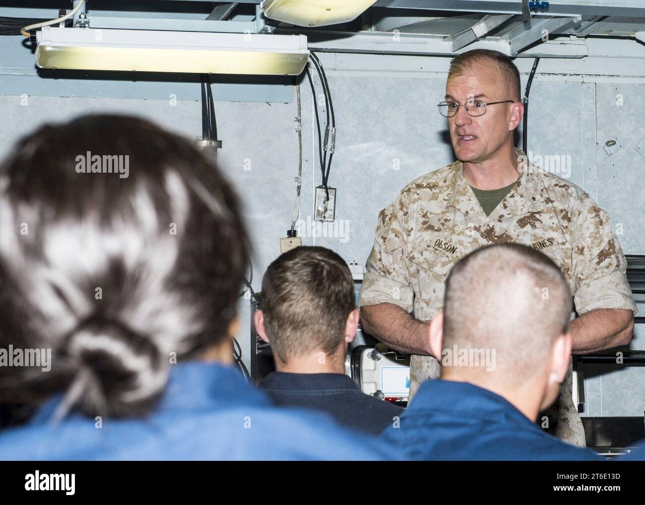 USS GUNSTON HALL (LSD 44) 140406 Stock Photo - Alamy