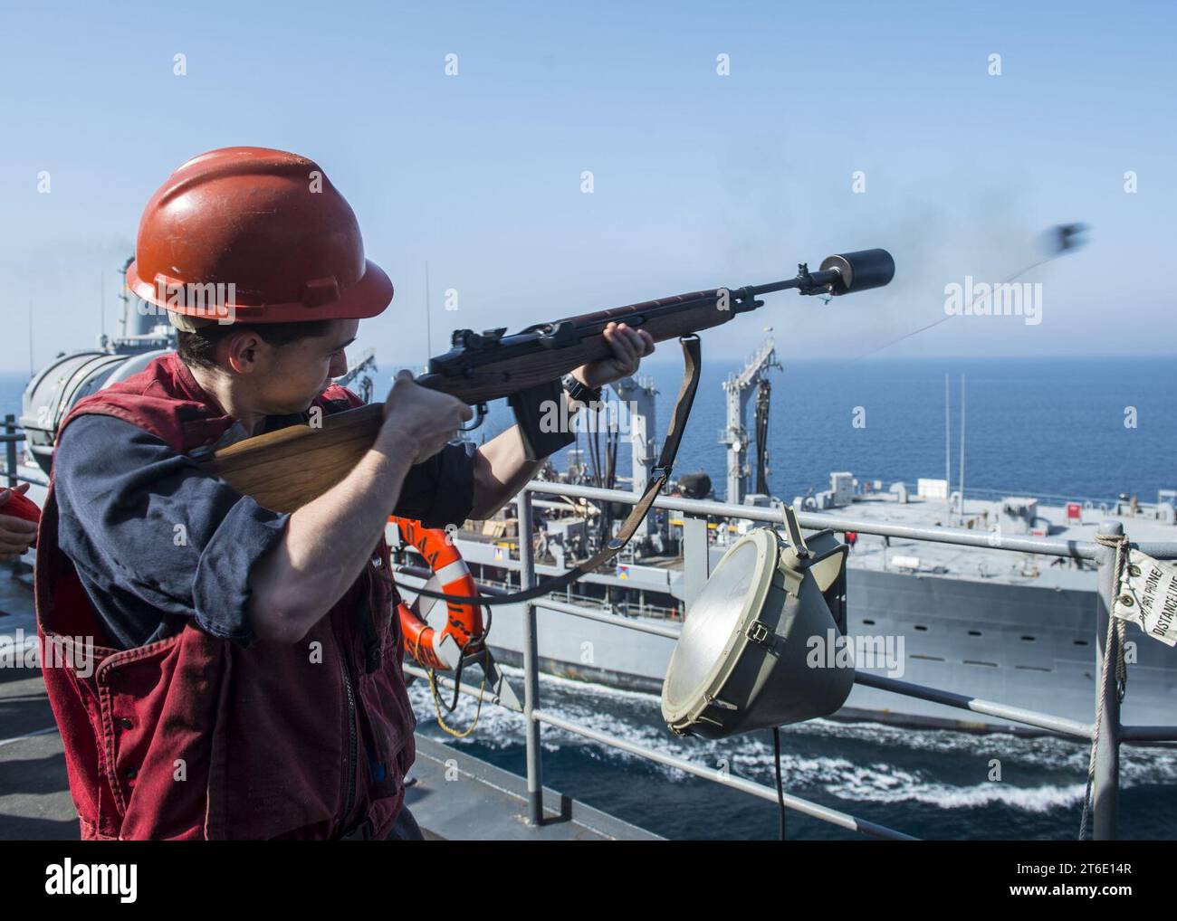 USS Gunston Hall (LSD 44) 140621 Stock Photo - Alamy