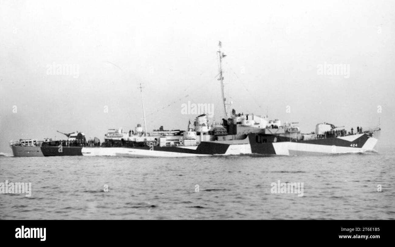 USS Haas (DE-424) underway off Boston, Massachusetts (USA), 5 October ...