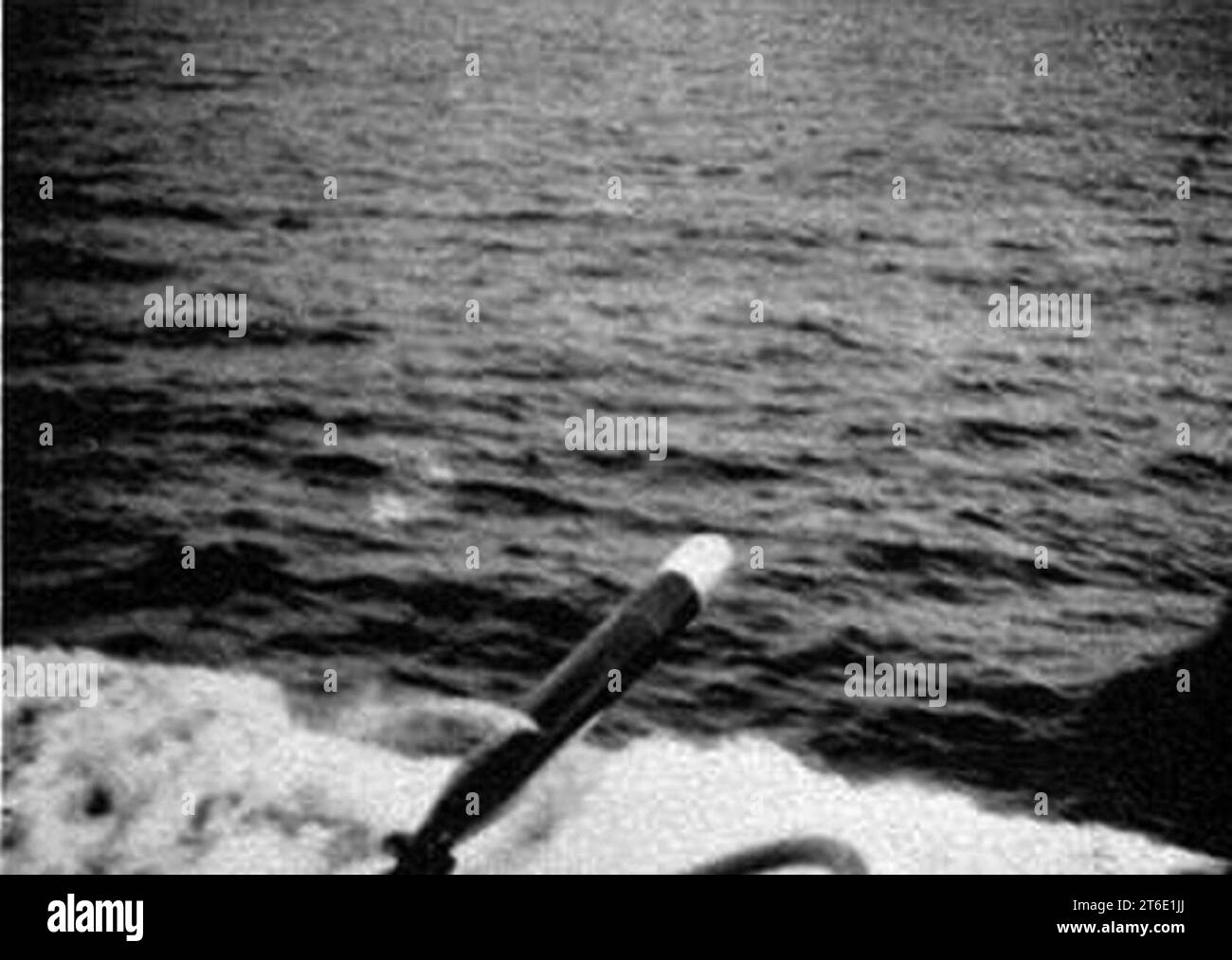 USS Hamner (DD-718) launches a torpedo, in 1961 Stock Photo - Alamy