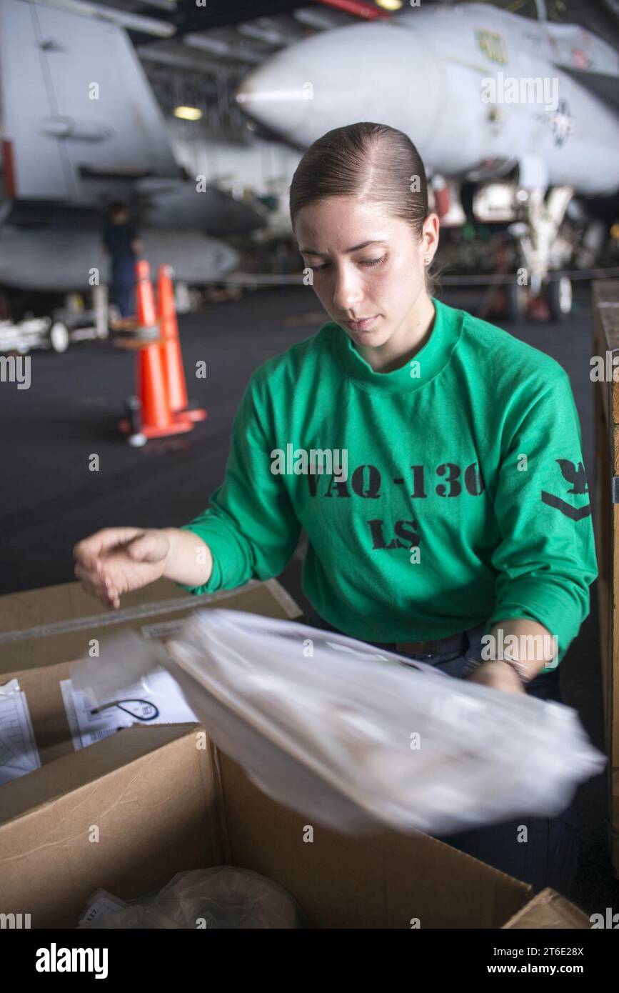 USS HARRY S. TRUMAN (CVN 75) 131001 Stock Photo - Alamy