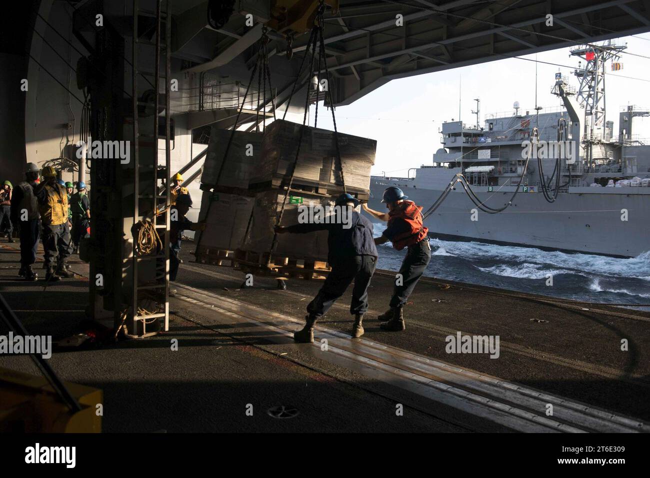 USS HARRY S. TRUMAN (CVN 75) 131127 Stock Photo - Alamy