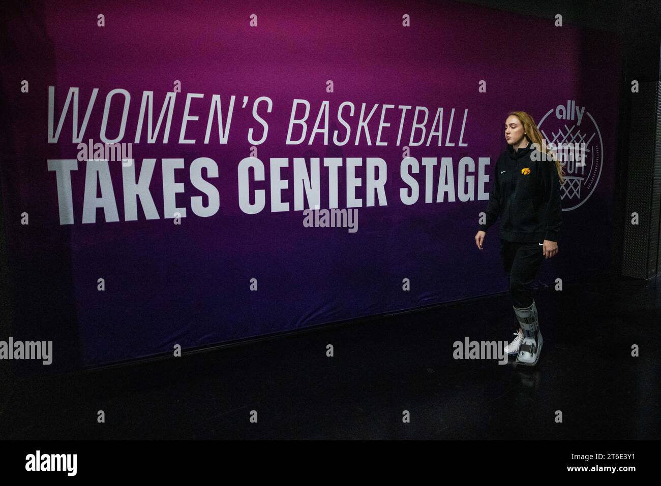 Charlotte, NC, USA. 9th Nov, 2023. Iowa Hawkeyes forward AJ Ediger (34 ...