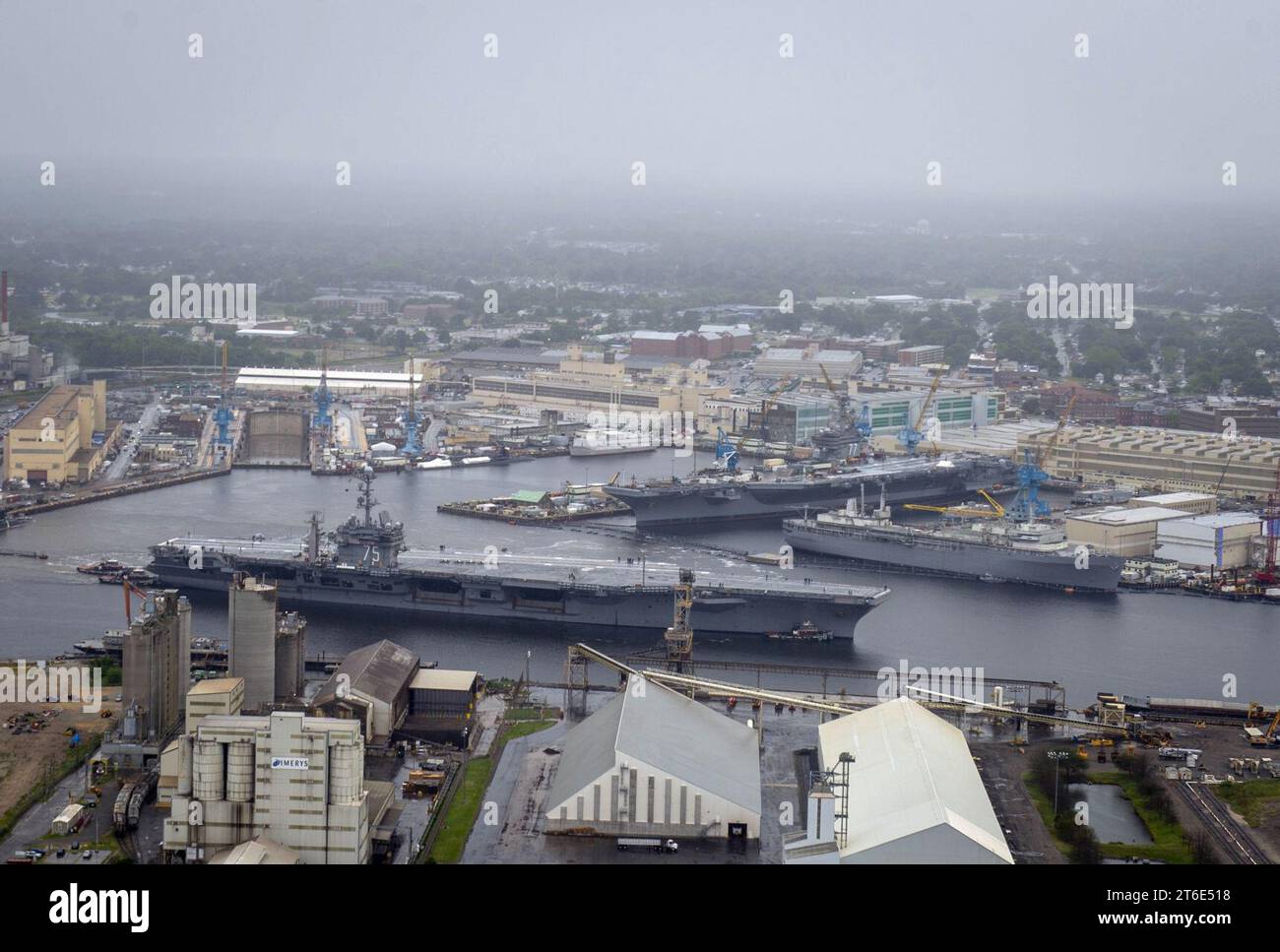 USS Harry S. Truman (CVN-75) leaves the Norfolk Naval Shipyard ...