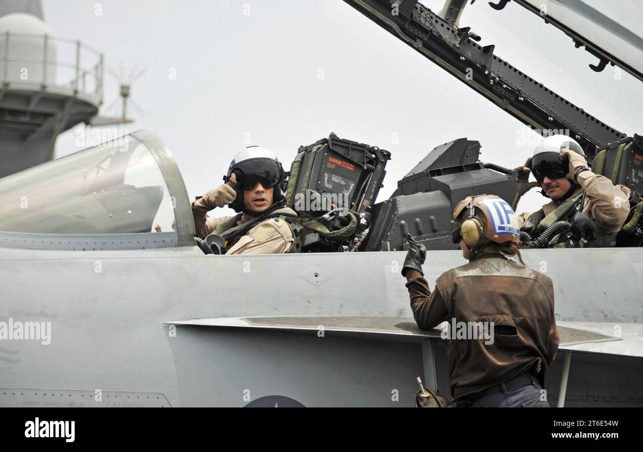 USS Harry S. Truman action Stock Photo - Alamy