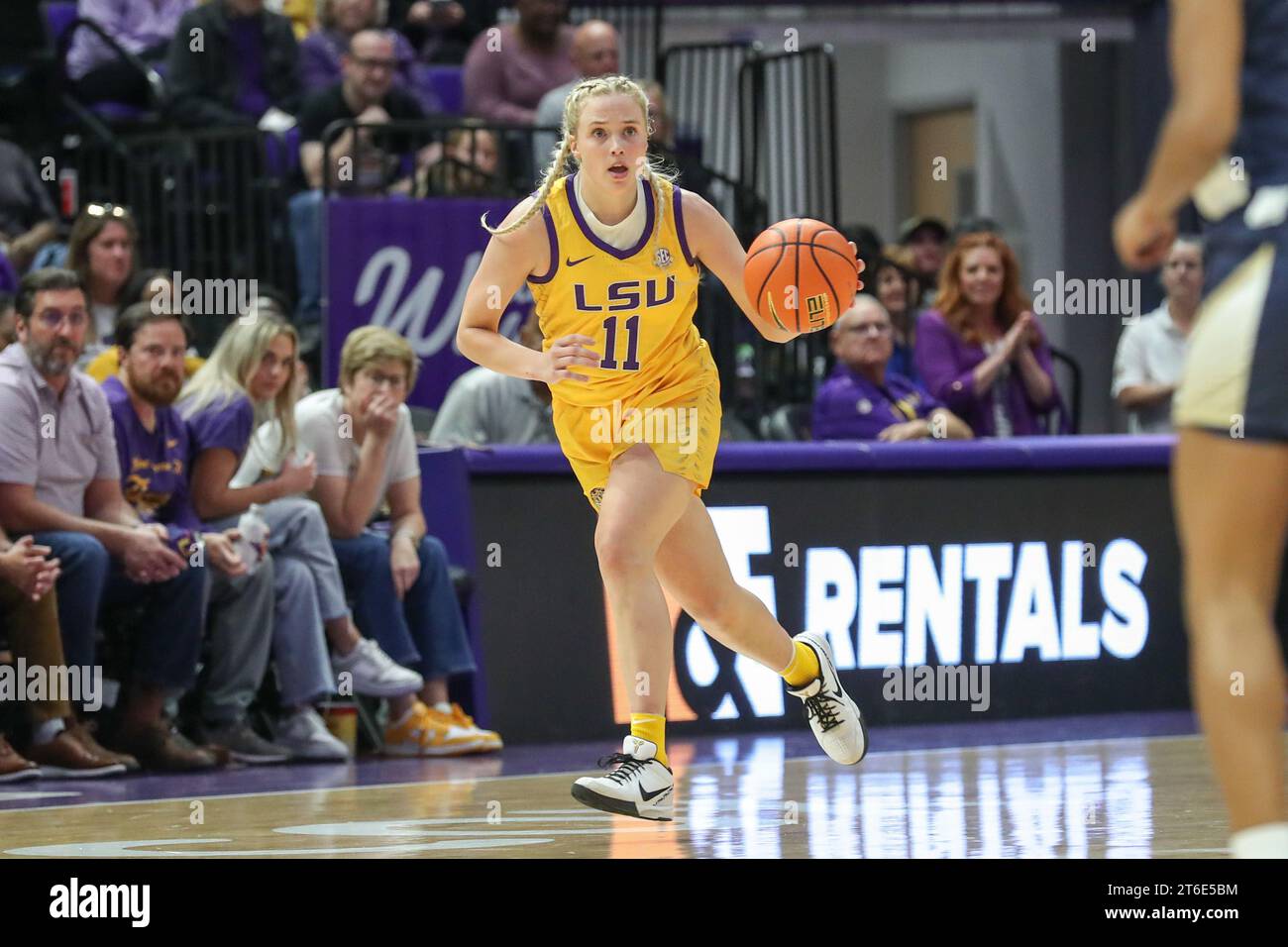 Queens royals womens basketball hi-res stock photography and images - Alamy