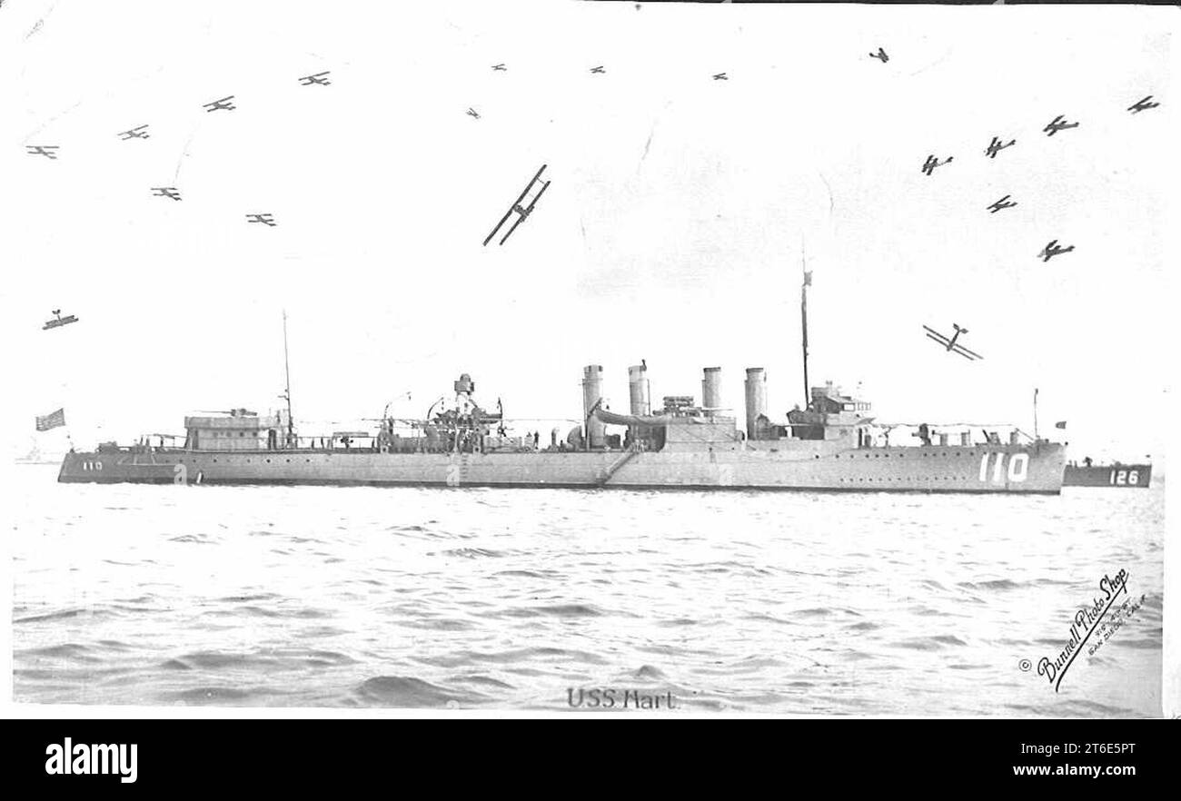 USS Hart (DD-110) on 4 July 1920 Stock Photo - Alamy