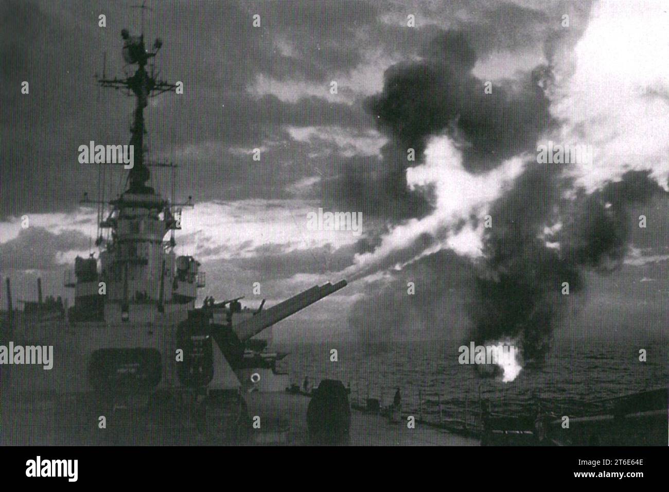 USS Helena (CA-75) firing 8-inch guns Stock Photo - Alamy