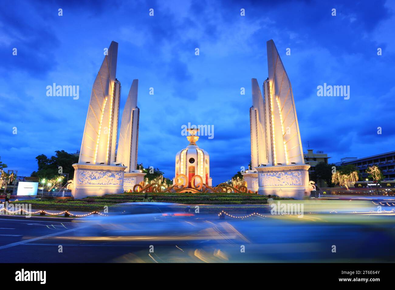 The Democracy Monument (Anusawari Prachathipatai) is a public monument ...