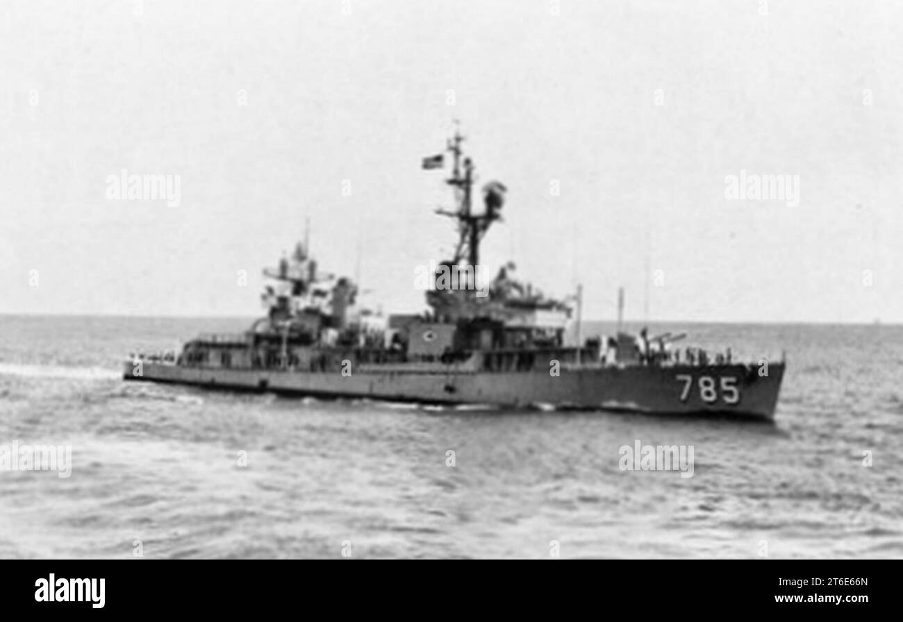 USS Henderson (DD-785) underway 1971 Stock Photo - Alamy