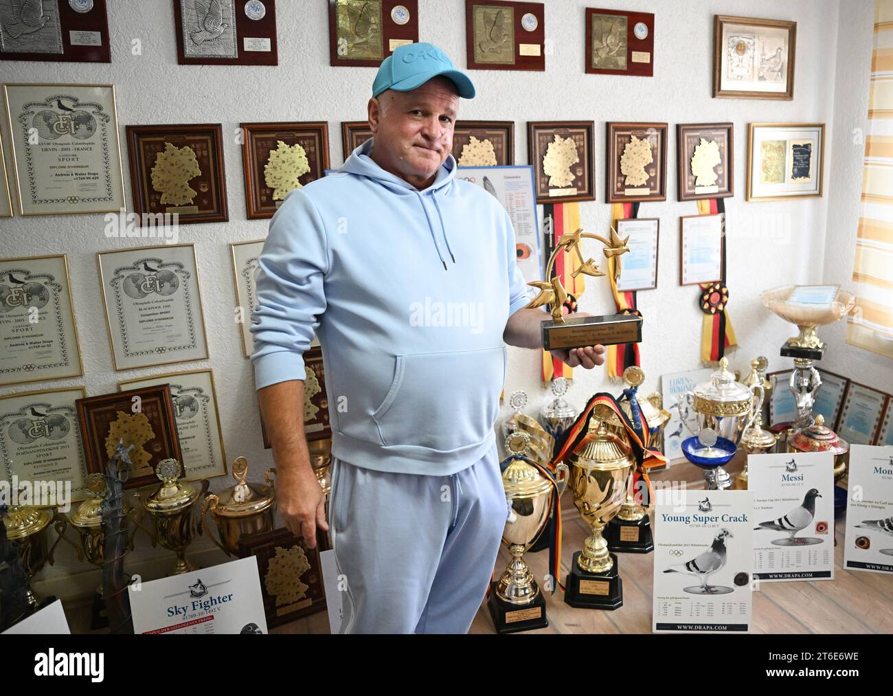 PRODUCTION - 30 October 2023, Baden-Württemberg, Königsbach-Stein ...