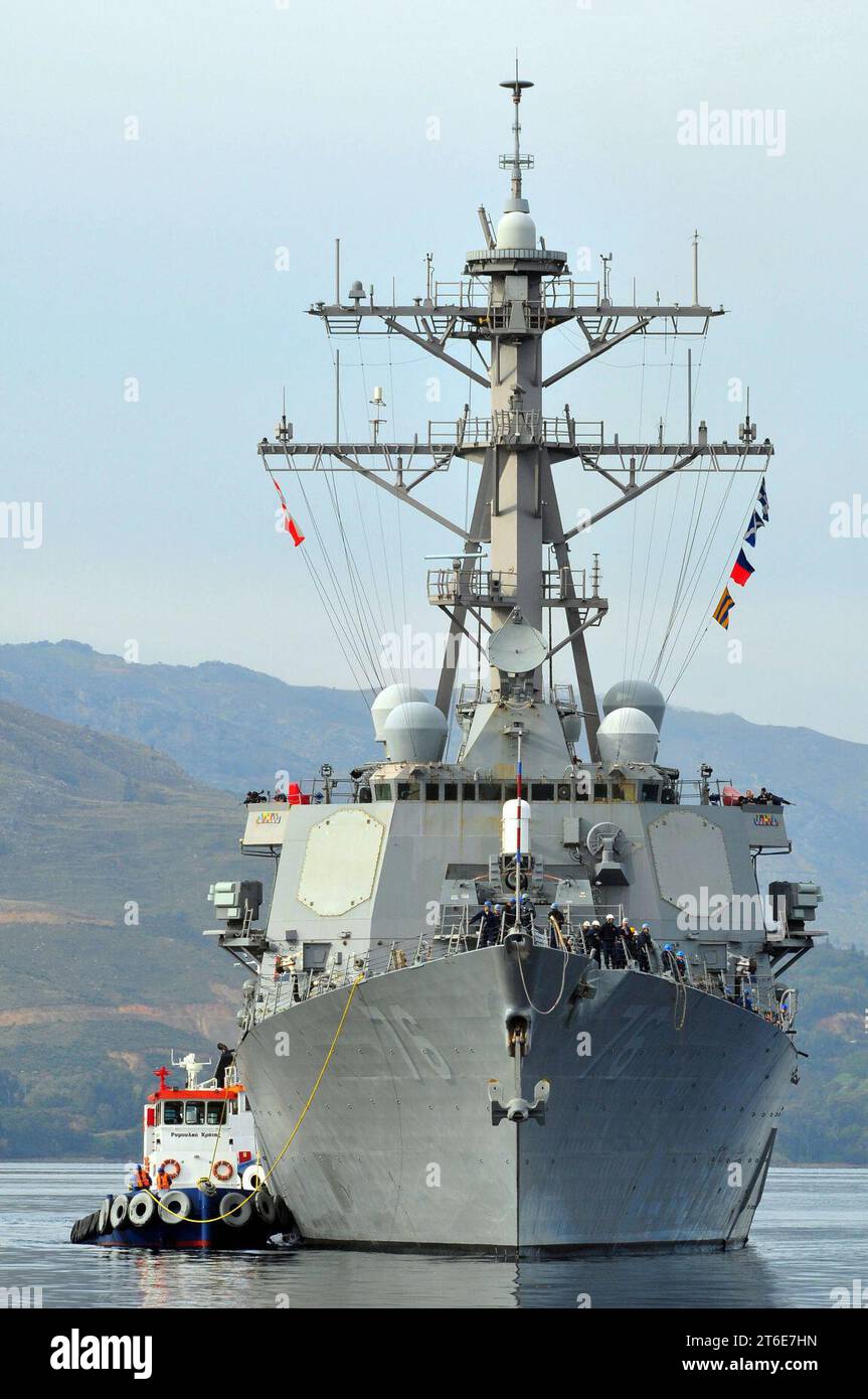 USS Higgins (DDG-76)-Souda Bay-01 Stock Photo - Alamy