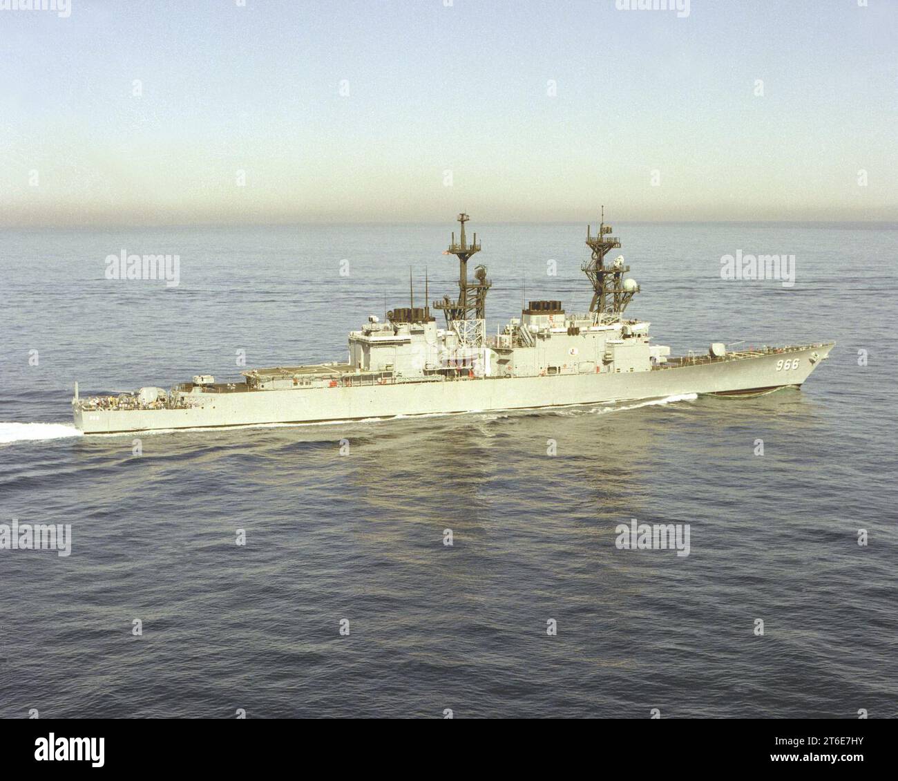 USS Hewitt (DD-966) underway off San Diego 1981 Stock Photo - Alamy