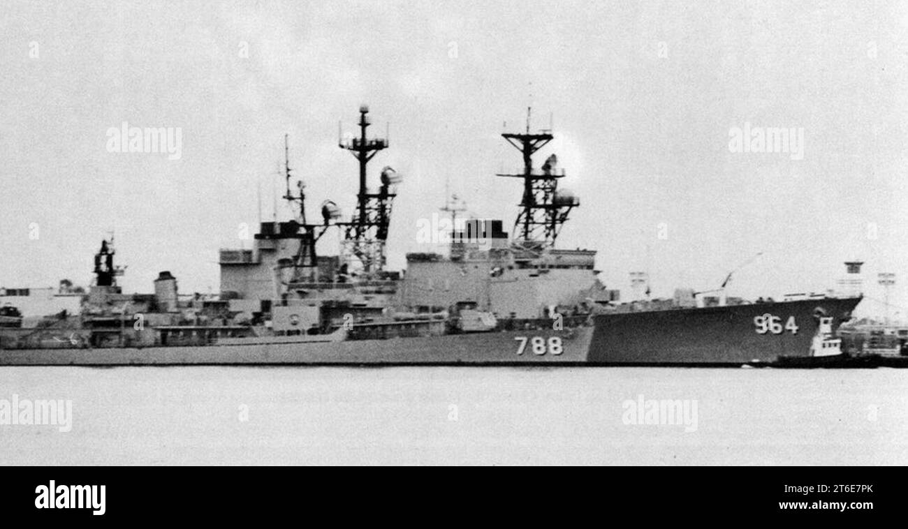 Uss paul foster hi-res stock photography and images - Alamy
