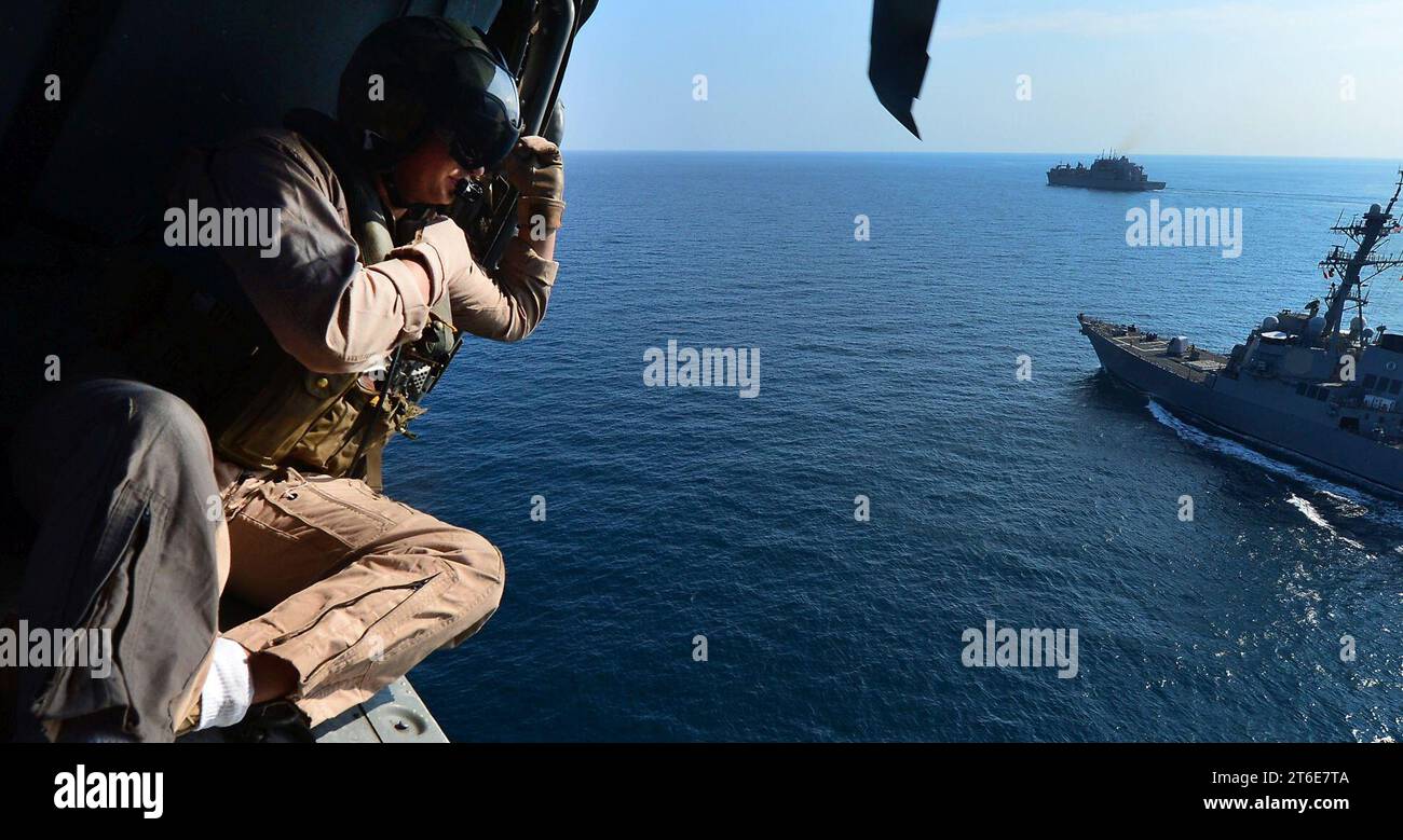 USS HOPPER (DDG 70) 131116 Stock Photo - Alamy