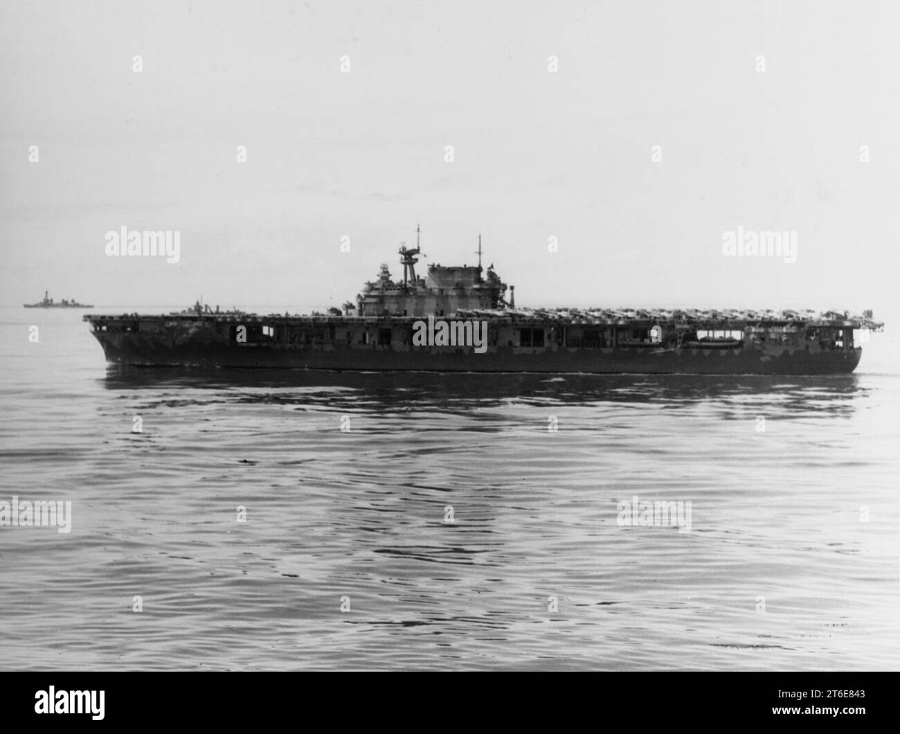 USS Hornet (CV-8) underway in the Southern Pacific on 15 May 1942 Stock ...