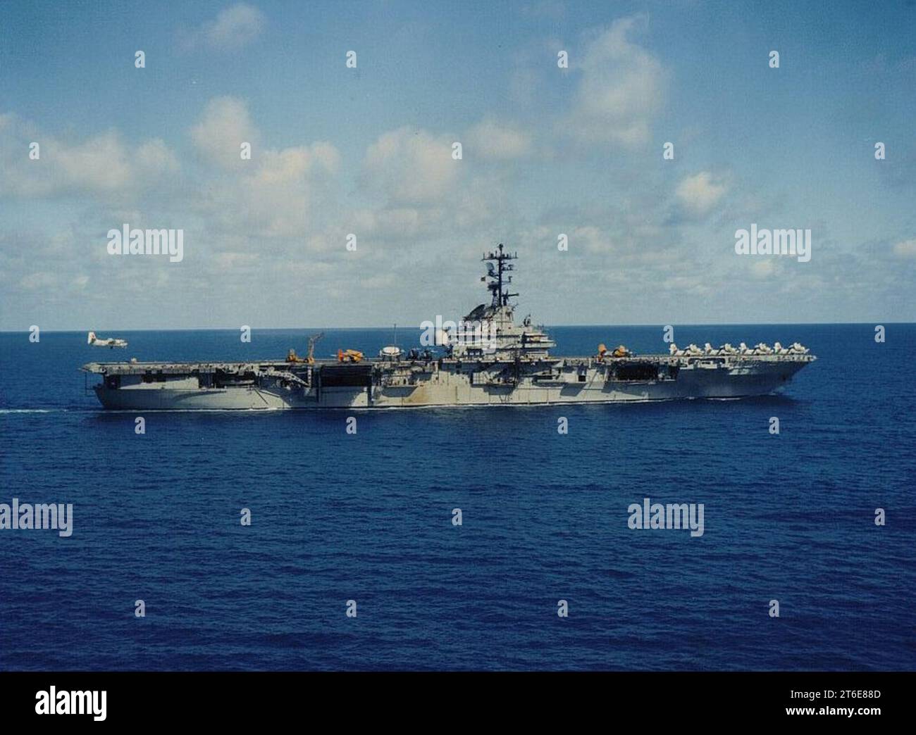 USS Hornet (CVS-12) underway in the Pacific Ocean on 5 December 1968 ...