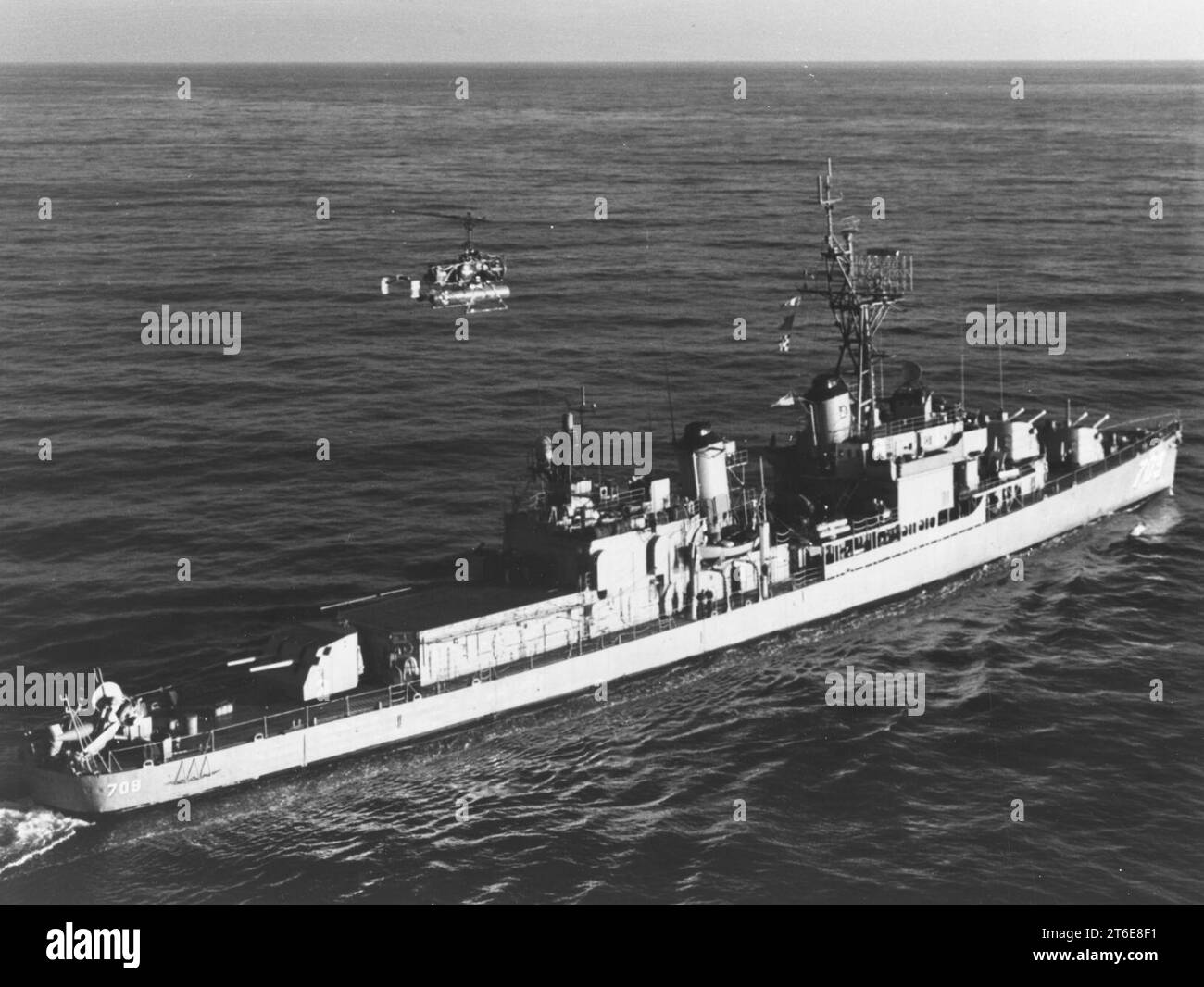 USS Hugh Purvis (DD-709) with a QH-50C DASH drone flying alongside on ...