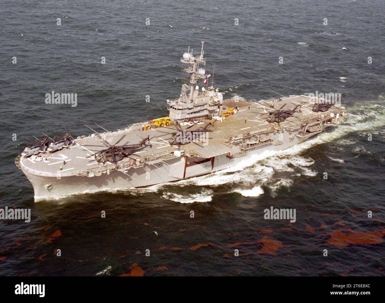 USS Inchon (MCS-12) underway in the Gulf of Mexico 2001 Stock Photo - Alamy