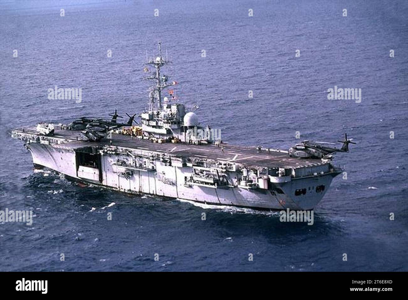 USS Inchon (MCS-12) underway at sea in September 1997 (970900 Stock ...