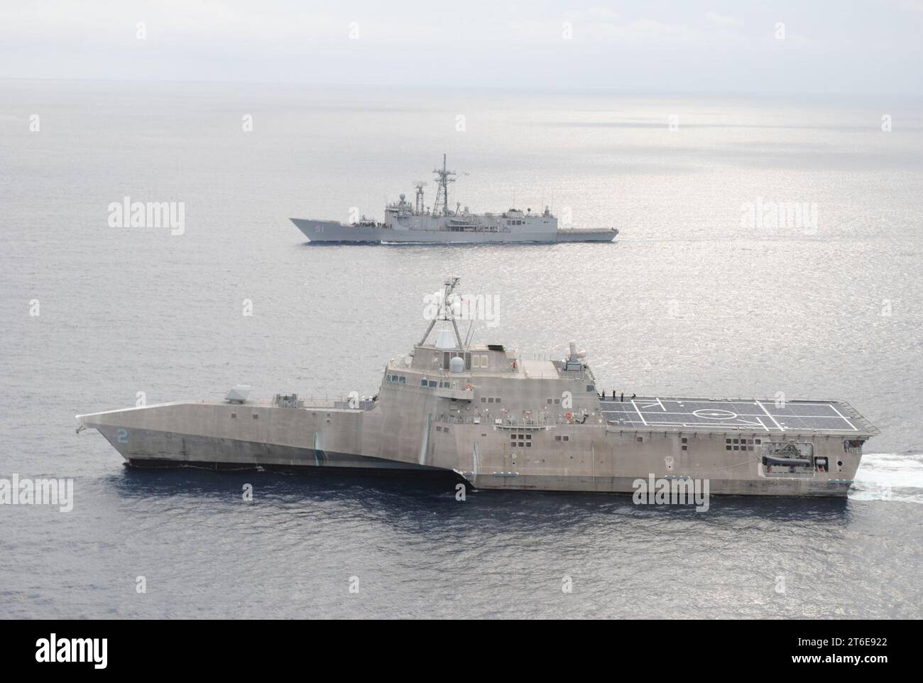 USS Independence (LCS-2) and USS Gary (FFG-51) underway in January 2015 ...