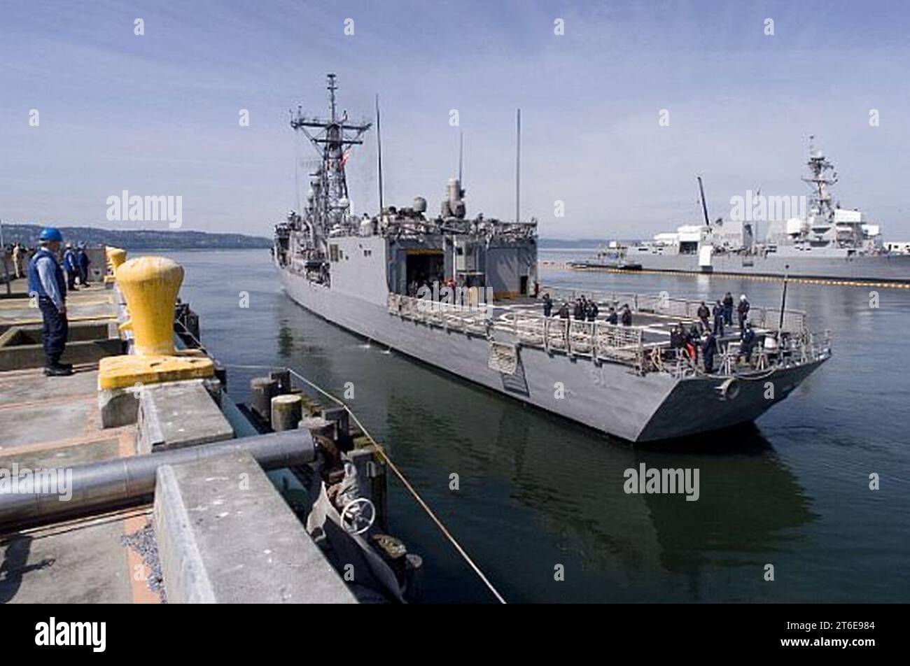 USS Ingraham (FFG 61) - close up Stock Photo - Alamy