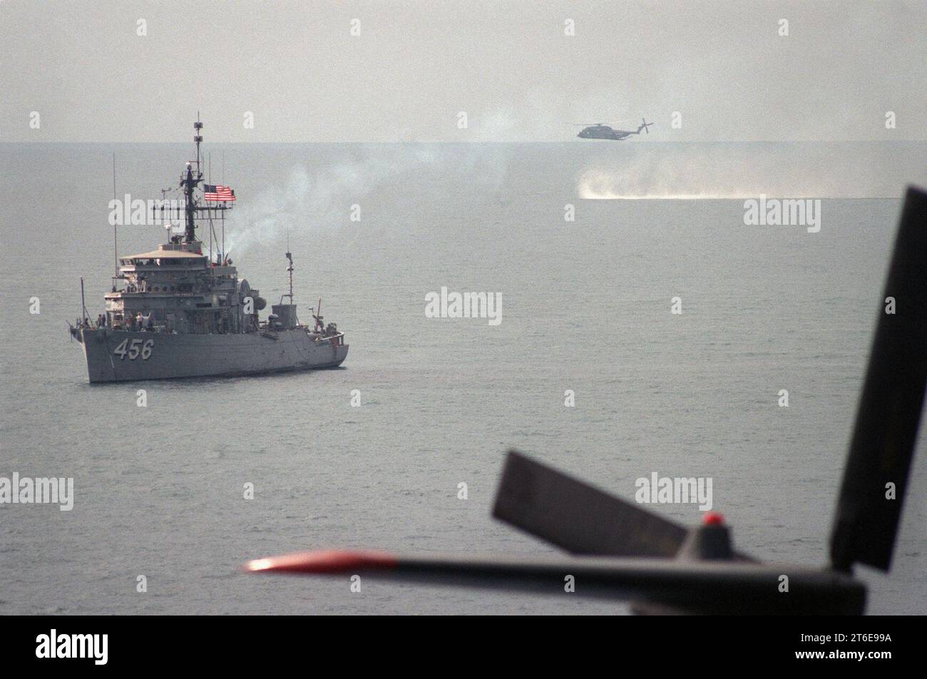 USS Inflict (MSO-456) and RH-53D in Persian Gulf 1987 Stock Photo - Alamy