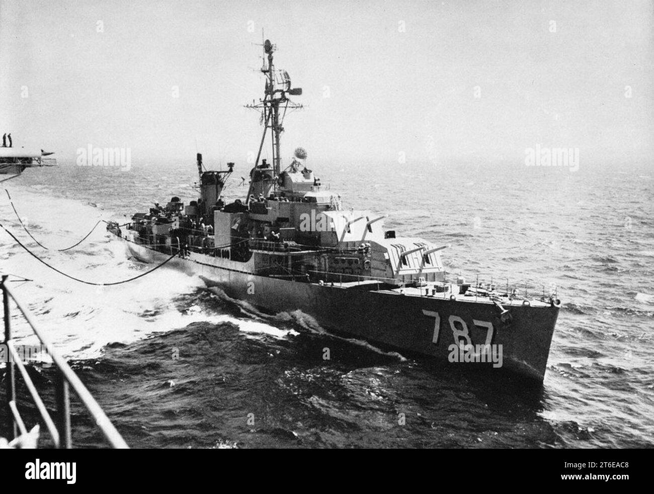 USS James E. Kyes (DD-787) refuels from USS Bon Homme Richard (CVA-31 ...