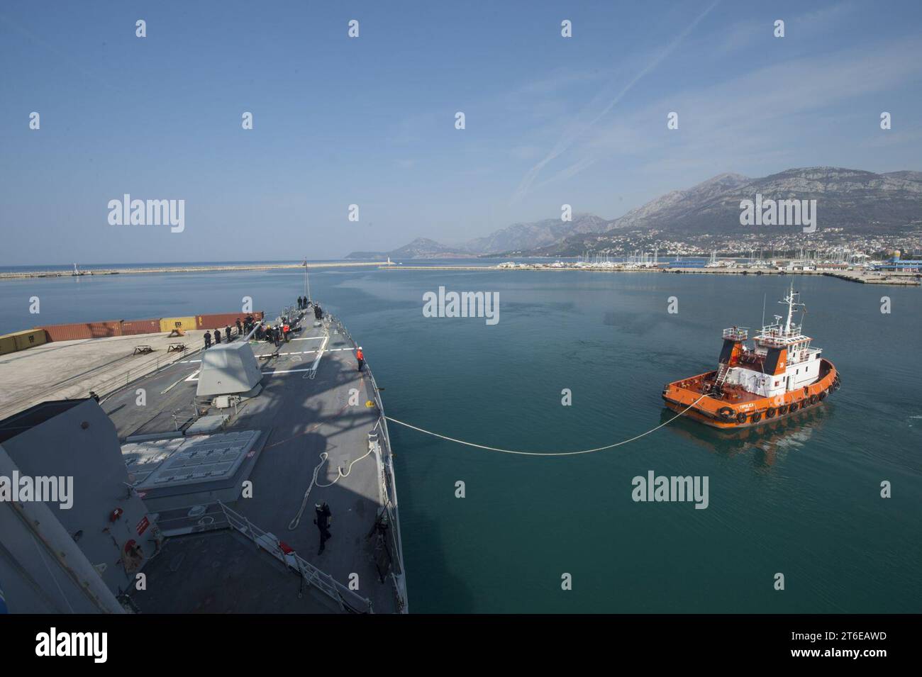 USS Jason Dunham gets underway Stock Photo - Alamy