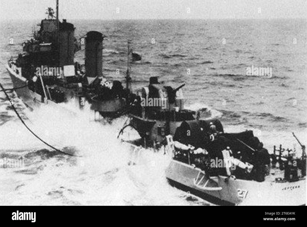 USS Jeffers (DMS-27) is refueled c1949 Stock Photo - Alamy
