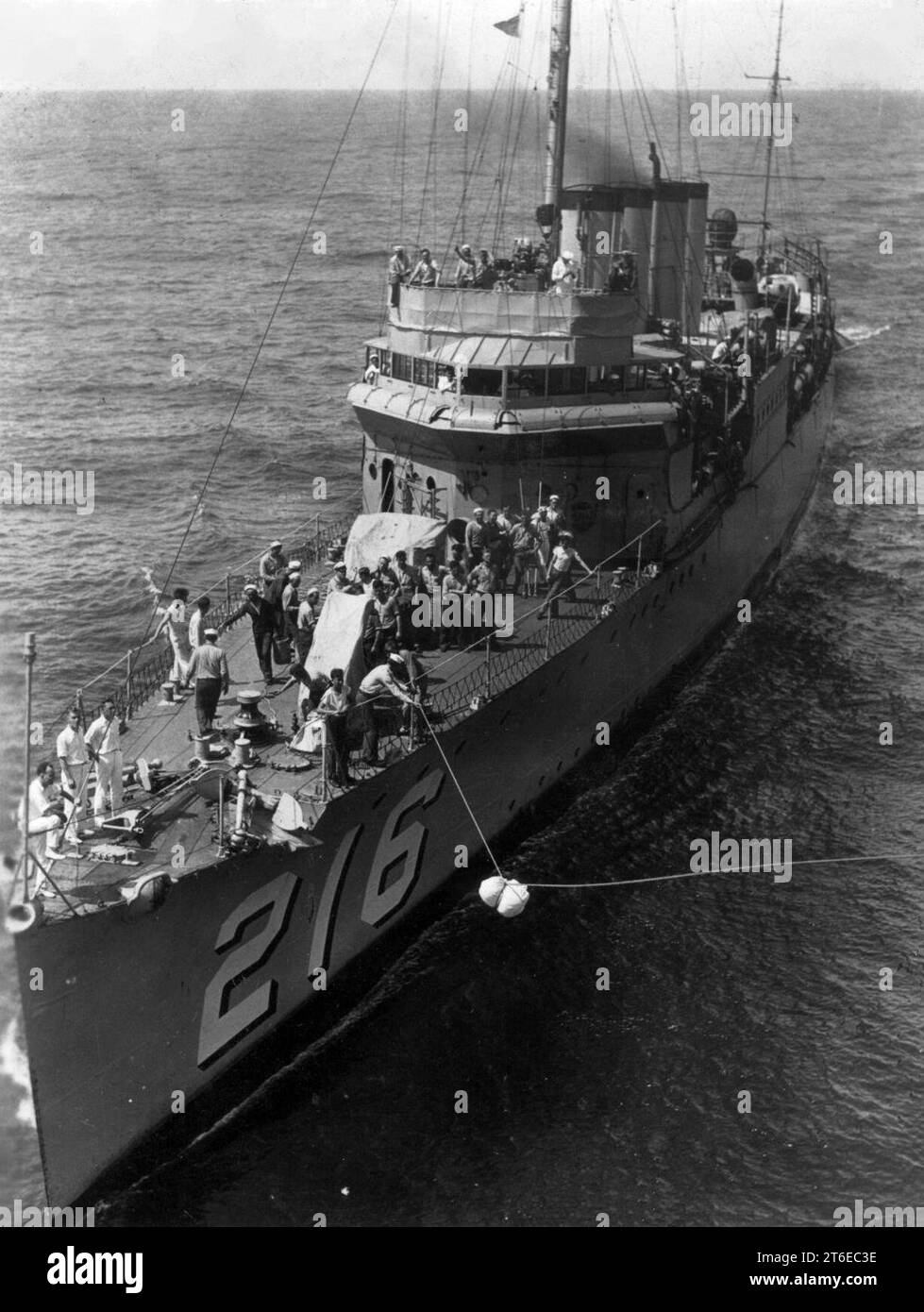 USS John D Edwards (DD-216) transferring laundry 1930s Stock Photo - Alamy