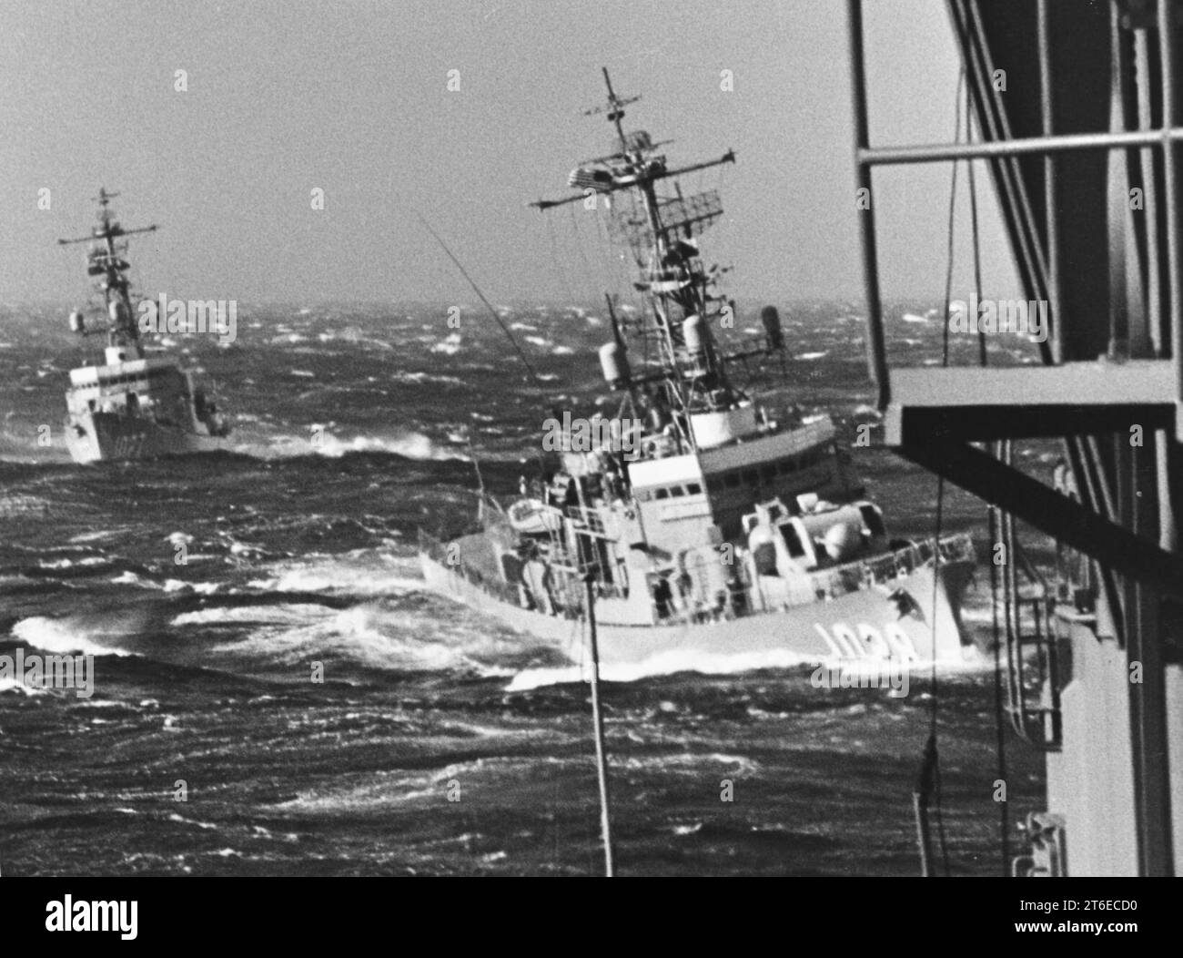 USS John Willis (DE-1027) and USS Van Voorhis (DE-1028) underway off ...