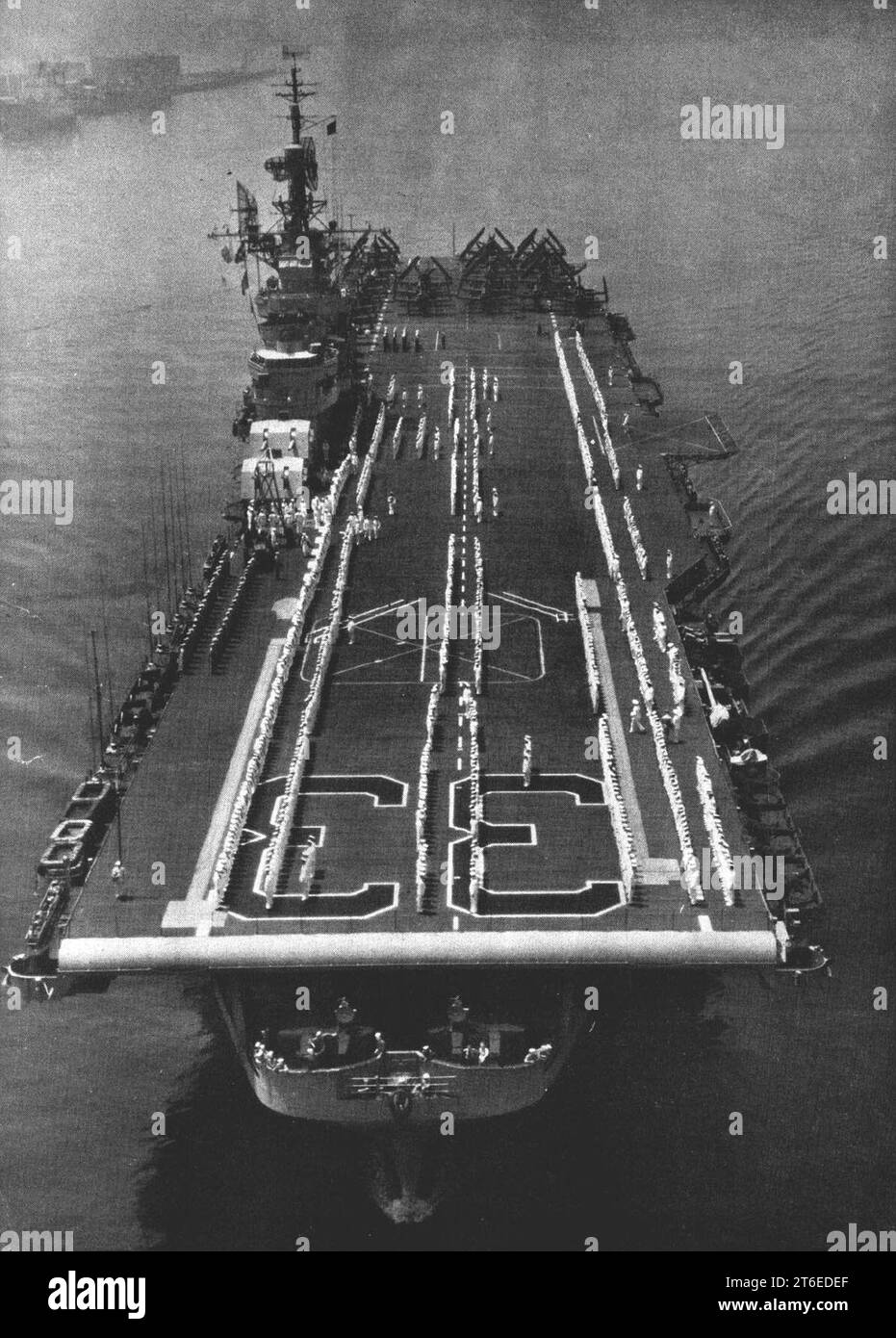 USS Kearsarge (CV-33) bow view c1949 Stock Photo - Alamy