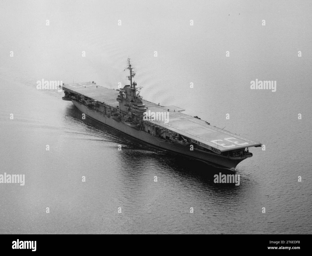 USS Kearsarge (CV-33) underway in April 1952 Stock Photo - Alamy