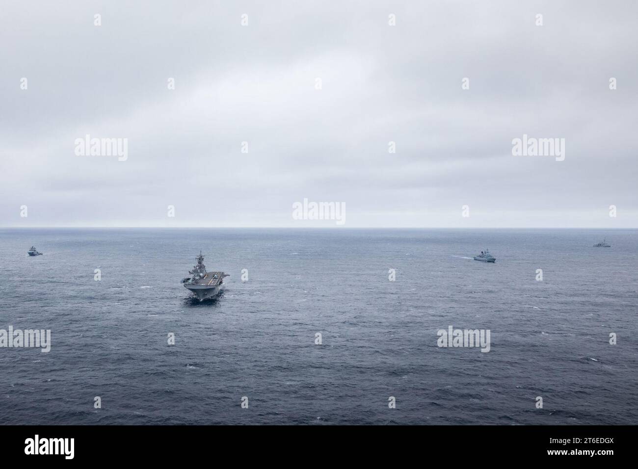 USS Kearsarge (LHD-3), Icelandic offshore patrol vessel ICGV Freyja ...