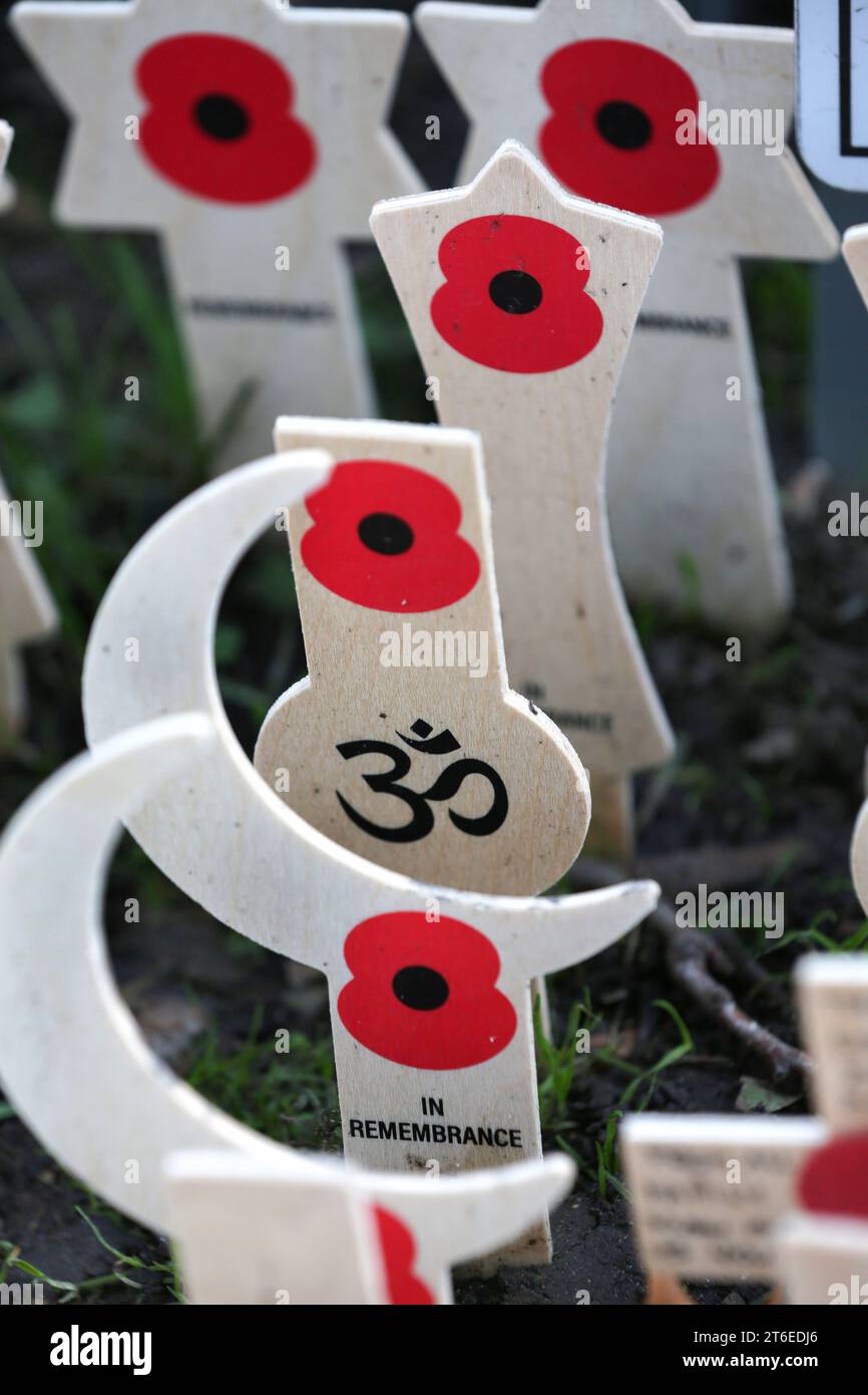 London, UK. 09th Nov, 2023. Memorials in the shape of a crescent ...