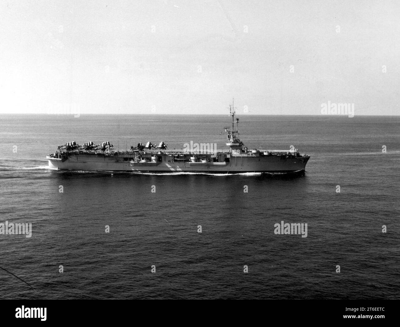 USS Kula Gulf (CVE-108) underway c1951 Stock Photo - Alamy