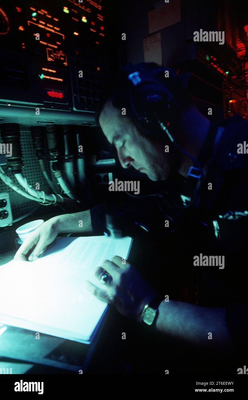 USS LA JOLLA (SSN-701) sonar interface Stock Photo - Alamy