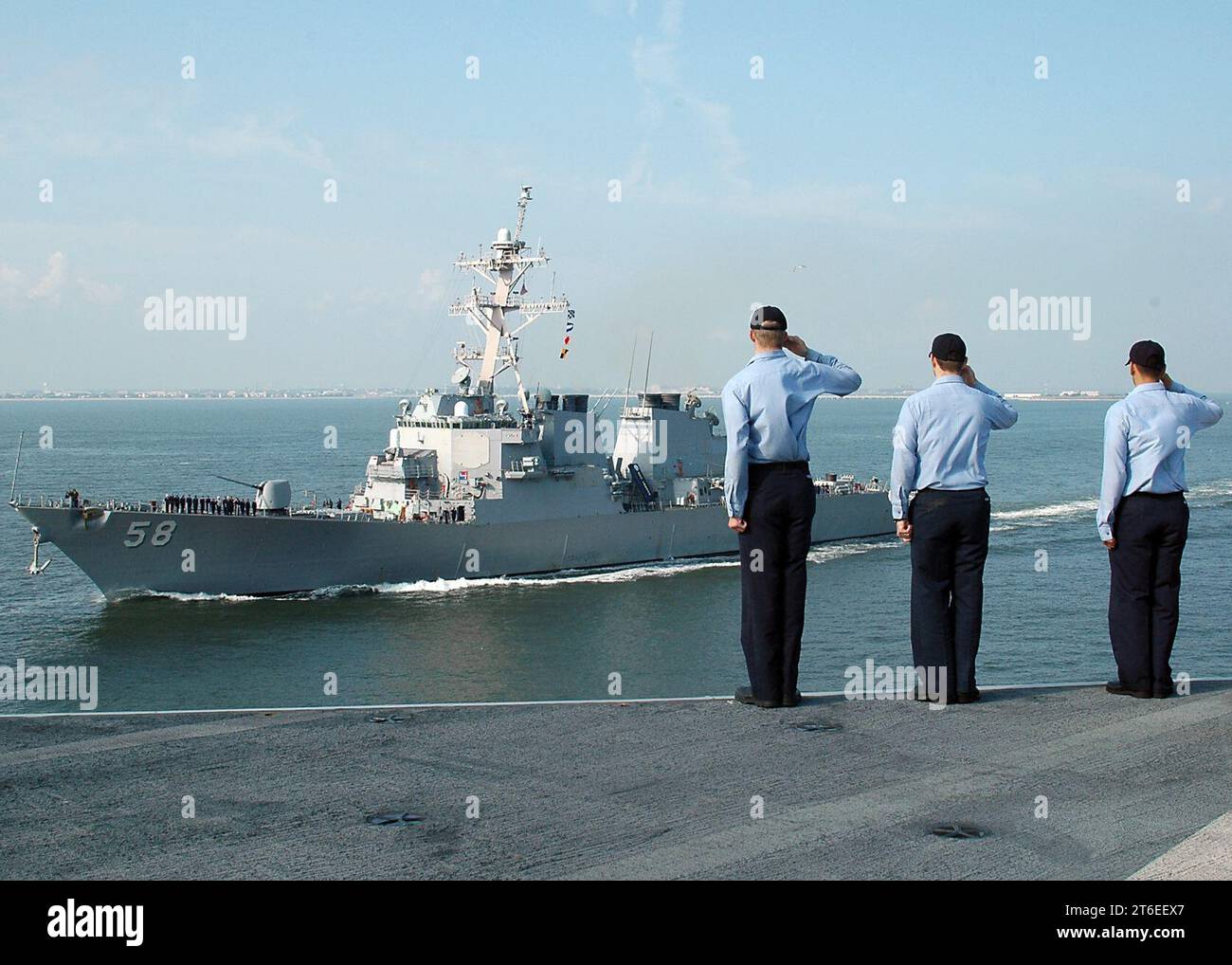 USS Laboon (DDG-58) flight deck Stock Photo - Alamy