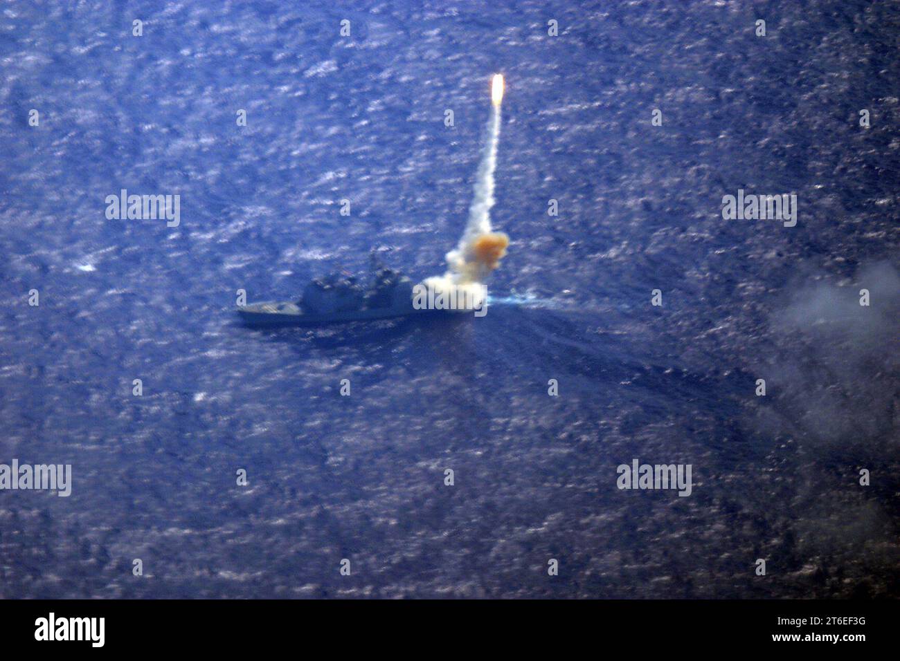 USS Lake Erie (CG-70) aerial Stock Photo - Alamy