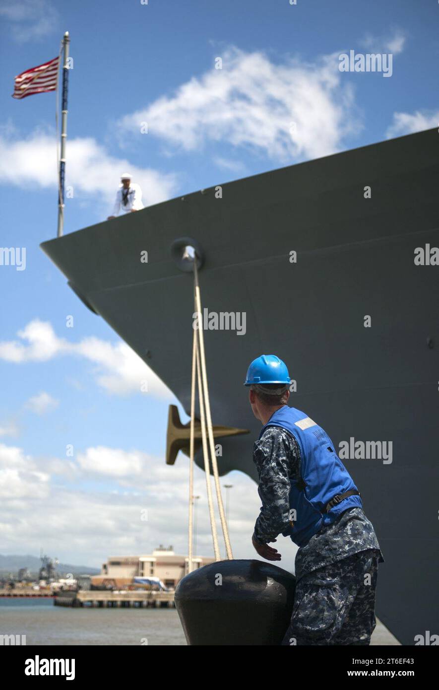 USS Lake Erie returns 140616 Stock Photo - Alamy