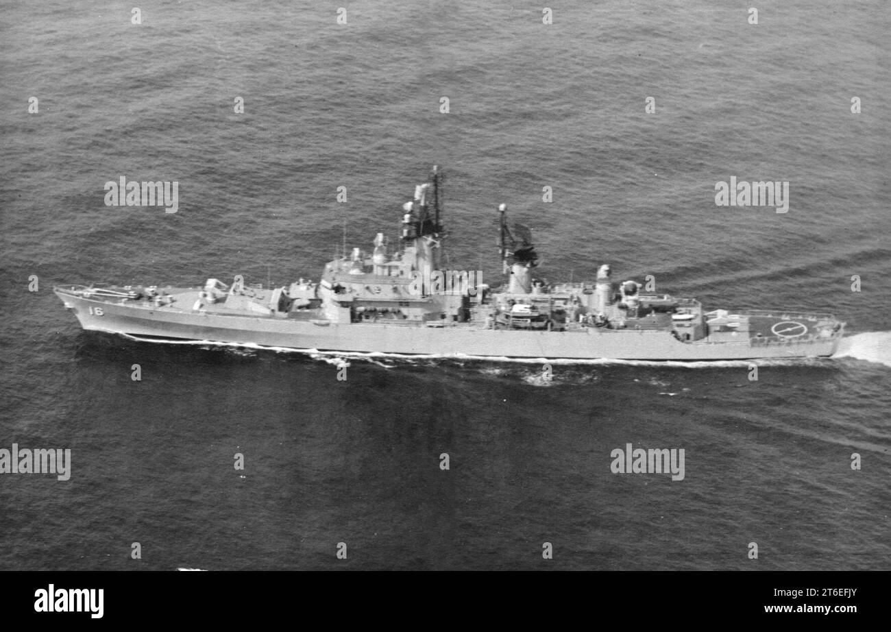 USS Leahy (DLG-16) underway at sea, circa in 1965 Stock Photo - Alamy