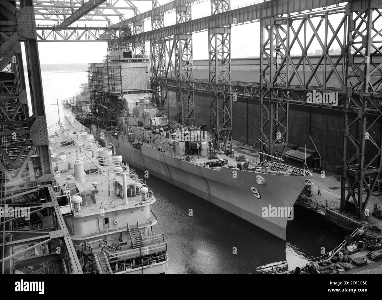USS Long Beach (CGN-9) fitting out in 1961 Stock Photo - Alamy