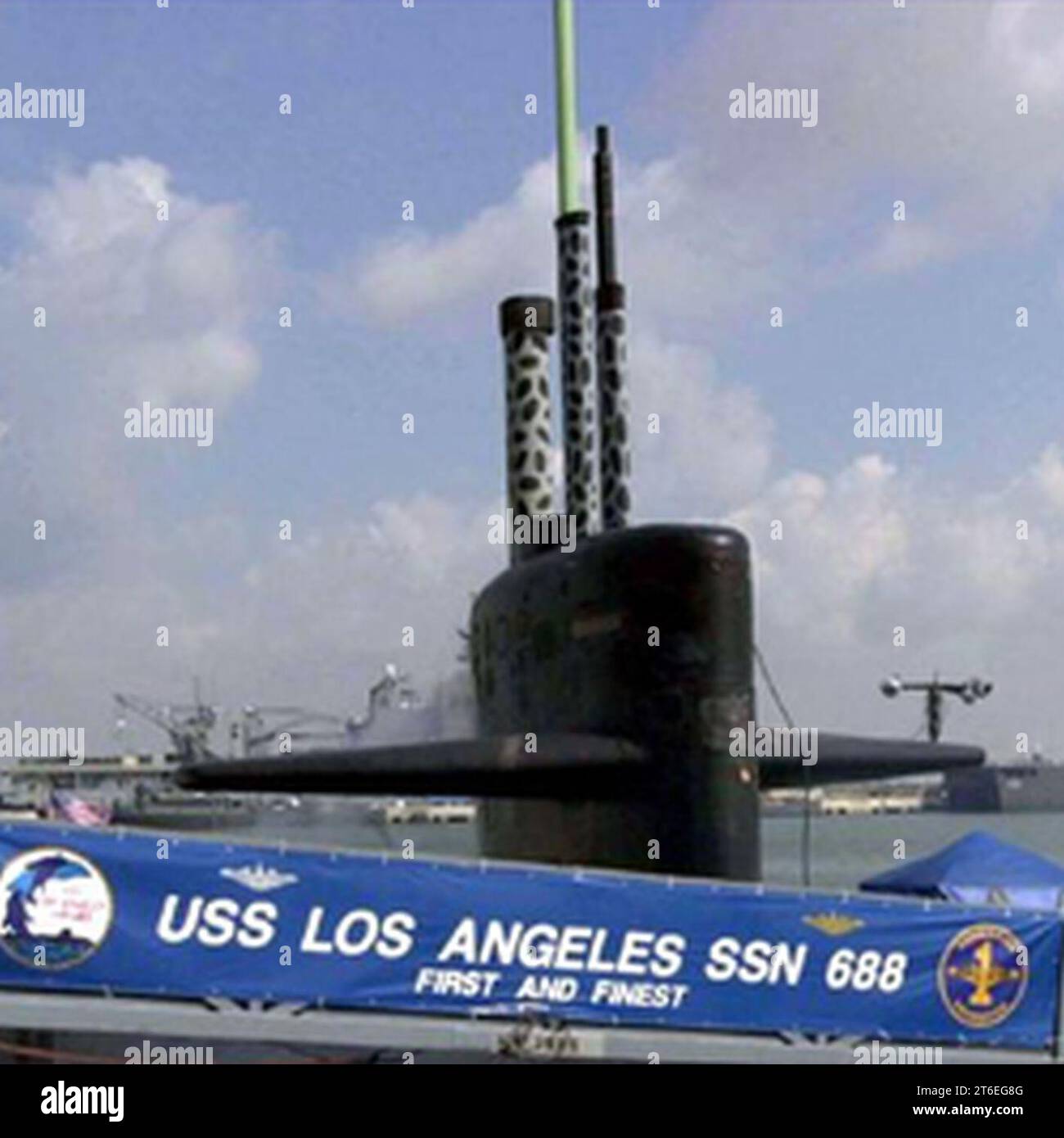 USS Los Angeles (SSN 688) sail showing camouflage Stock Photo - Alamy